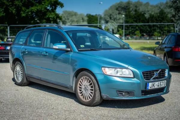 Blue Volvo V50 2007 in Liepaja, with an engine capacity of 1.60 L and mileage of 2787 thousand km for 3700 €, photo 5 on AUTOMOTO.COM.LV