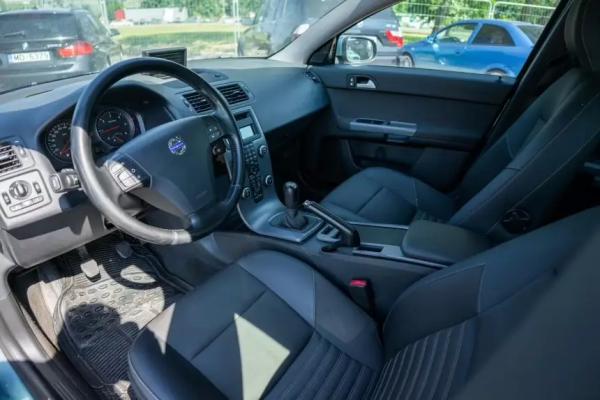 Blue Volvo V50 2007 in Liepaja, with an engine capacity of 1.60 L and mileage of 2787 thousand km for 3700 €, photo 8 on AUTOMOTO.COM.LV