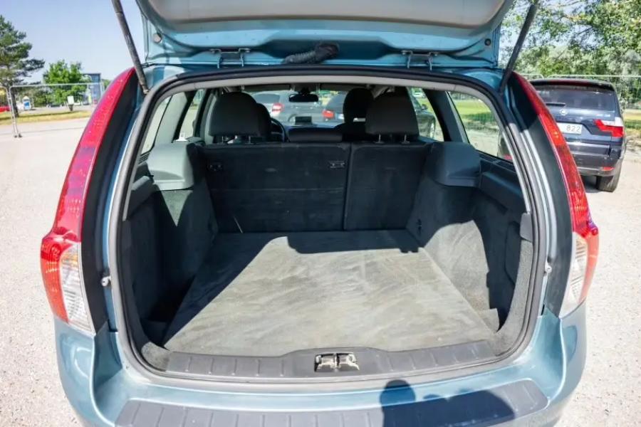Zils Volvo V50 2007 Liepāja, ar dzinēja tilpumu 1.60 L un nobraukumu 2787 tūkst. km par 3700 €, foto 11 vietnē AUTOMOTO.COM.LV