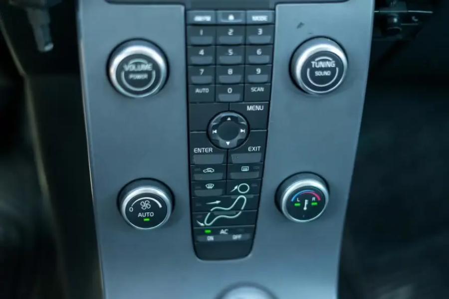 Zils Volvo V50 2007 Liepāja, ar dzinēja tilpumu 1.60 L un nobraukumu 2787 tūkst. km par 3700 €, foto 16 vietnē AUTOMOTO.COM.LV