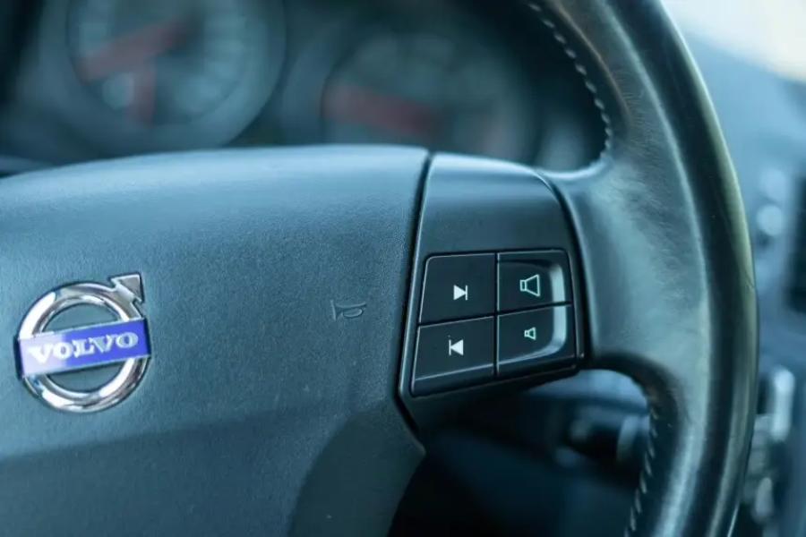 Zils Volvo V50 2007 Liepāja, ar dzinēja tilpumu 1.60 L un nobraukumu 2787 tūkst. km par 3700 €, foto 18 vietnē AUTOMOTO.COM.LV