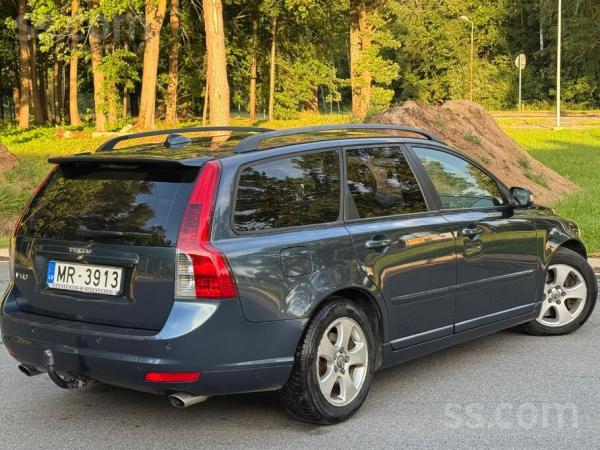 Blue Volvo V50 2007 in Jelgava, with an engine capacity of 2.40 L and mileage of 324 thousand km for 2950 €, photo 6 on AUTOMOTO.COM.LV