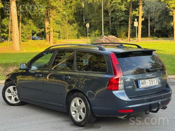 Blue Volvo V50 2007 in Jelgava, with an engine capacity of 2.40 L and mileage of 324 thousand km for 2950 €, photo 7 on AUTOMOTO.COM.LV