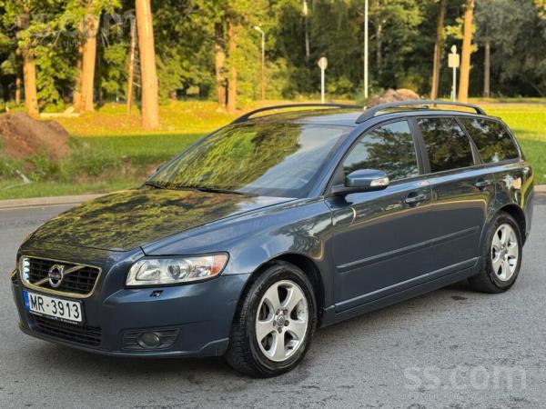 Zils Volvo V50 2007 Jelgava, ar dzinēja tilpumu 2.40 L un nobraukumu 324 tūkst. km par 2950 €, foto 2 vietnē AUTOMOTO.COM.LV