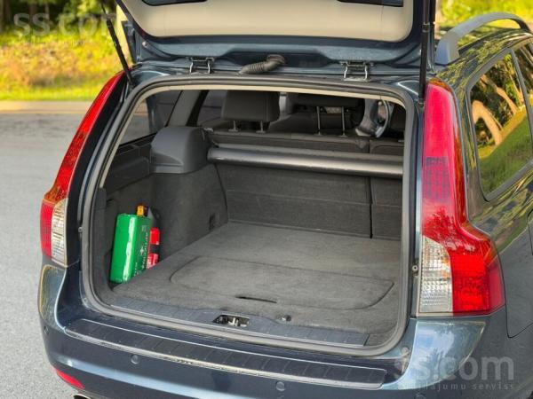 Zils Volvo V50 2007 Jelgava, ar dzinēja tilpumu 2.40 L un nobraukumu 324 tūkst. km par 2950 €, foto 9 vietnē AUTOMOTO.COM.LV
