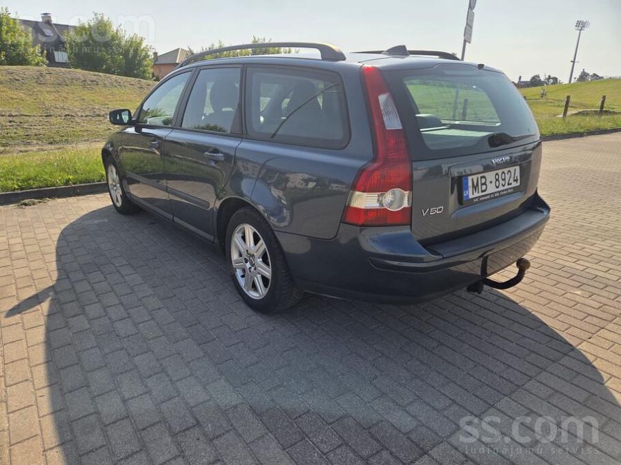 Blue Volvo V50 2007 in Riga, with an engine capacity of 1.60 L and mileage of 289 thousand km for 1560 €, photo 3 on AUTOMOTO.COM.LV