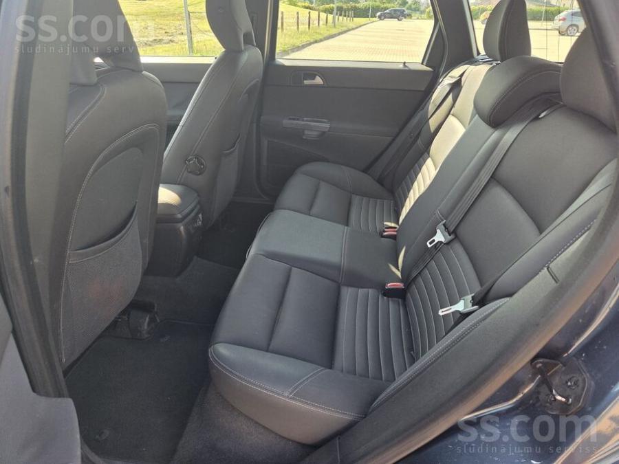 Blue Volvo V50 2007 in Riga, with an engine capacity of 1.60 L and mileage of 289 thousand km for 1560 €, photo 8 on AUTOMOTO.COM.LV