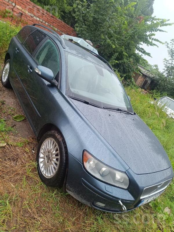 Blue Volvo V50 2007 in Liepaja, with an engine capacity of 2.00 L and mileage of 258 thousand km for 450 €, photo 1 on AUTOMOTO.COM.LV