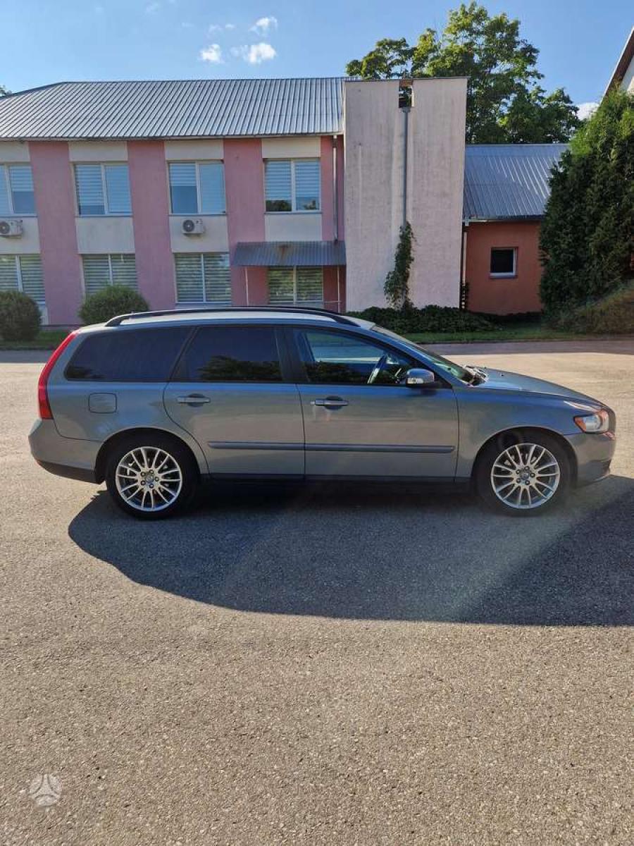 Blue Volvo V50 2007 in Kaunas, with an engine capacity of 2.00 L and mileage of 350 thousand km for 2400 €, photo 6 on AUTOMOTO.COM.LV