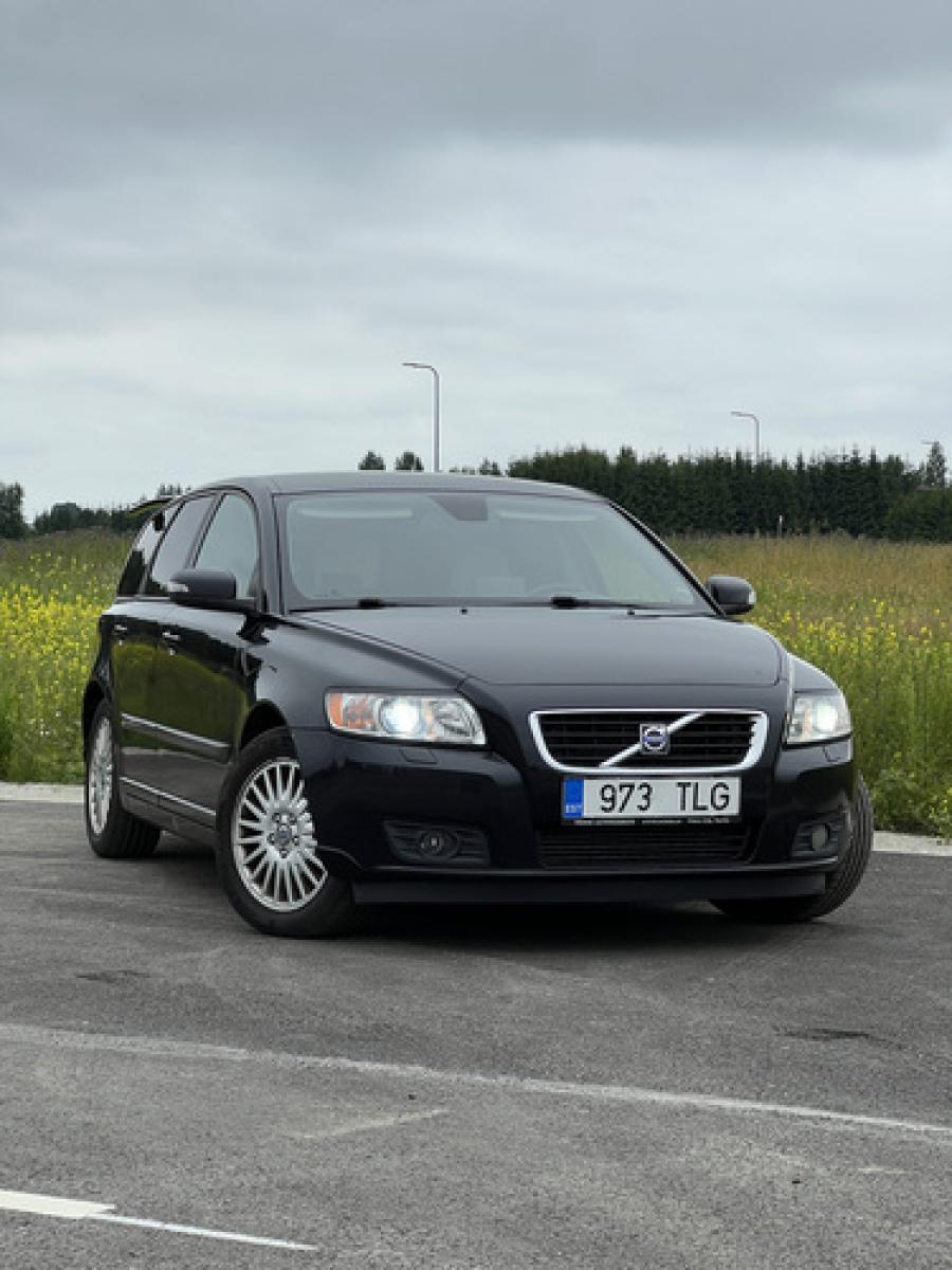 Zils Volvo V50 2007 Tallina, ar dzinēja tilpumu 2.40 L un nobraukumu 336 tūkst. km par 3000 €, foto 1 vietnē AUTOMOTO.COM.LV