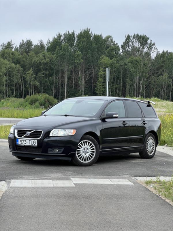 Zils Volvo V50 2007 Tallina, ar dzinēja tilpumu 2.40 L un nobraukumu 336 tūkst. km par 3000 €, foto 3 vietnē AUTOMOTO.COM.LV