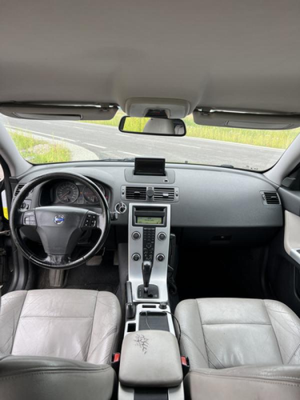 Zils Volvo V50 2007 Tallina, ar dzinēja tilpumu 2.40 L un nobraukumu 336 tūkst. km par 3000 €, foto 6 vietnē AUTOMOTO.COM.LV