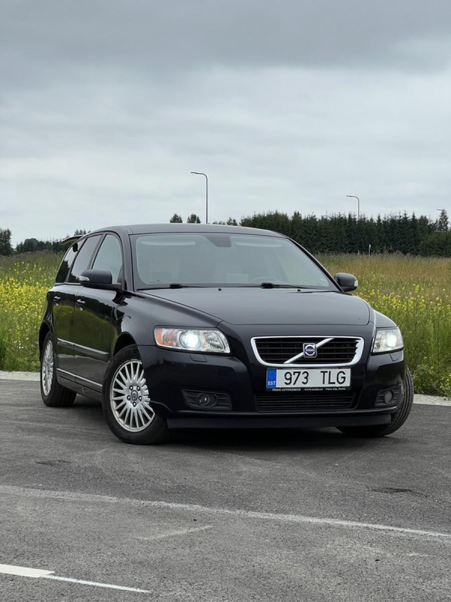 Zils Volvo V50 2007 Tallina, ar dzinēja tilpumu 2.40 L un nobraukumu 336 tūkst. km par 3000 €, foto 10 vietnē AUTOMOTO.COM.LV