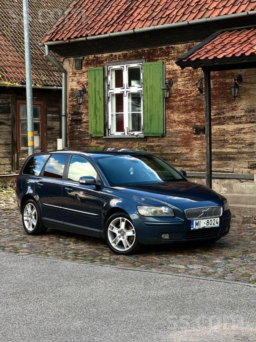 Zils Volvo V50 2007 Liepāja, ar dzinēja tilpumu 2.00 L un nobraukumu 319 tūkst. km par 1555 €, foto 1 vietnē AUTOMOTO.COM.LV