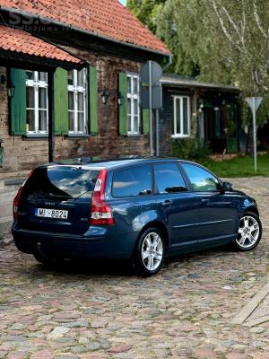Zils Volvo V50 2007 Liepāja, ar dzinēja tilpumu 2.00 L un nobraukumu 319 tūkst. km par 1555 €, foto 3 vietnē AUTOMOTO.COM.LV