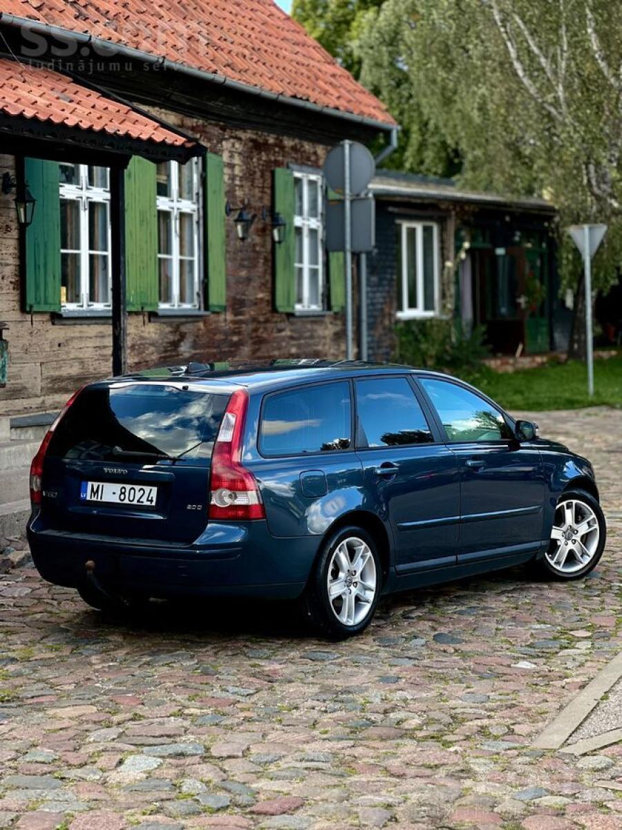 Zils Volvo V50 2007 Liepāja, ar dzinēja tilpumu 2.00 L un nobraukumu 319 tūkst. km par 1555 €, foto 3 vietnē AUTOMOTO.COM.LV