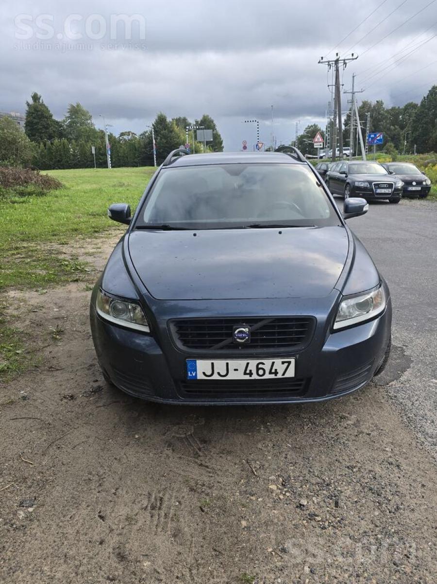 Zils Volvo V50 2007 Rīga, ar dzinēja tilpumu 2.40 L un nobraukumu 415 tūkst. km par 1600 €, foto 1 vietnē AUTOMOTO.COM.LV
