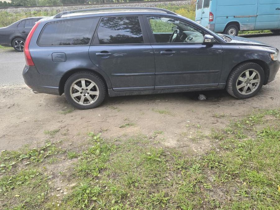 Zils Volvo V50 2007 Rīga, ar dzinēja tilpumu 2.40 L un nobraukumu 415 tūkst. km par 1600 €, foto 4 vietnē AUTOMOTO.COM.LV
