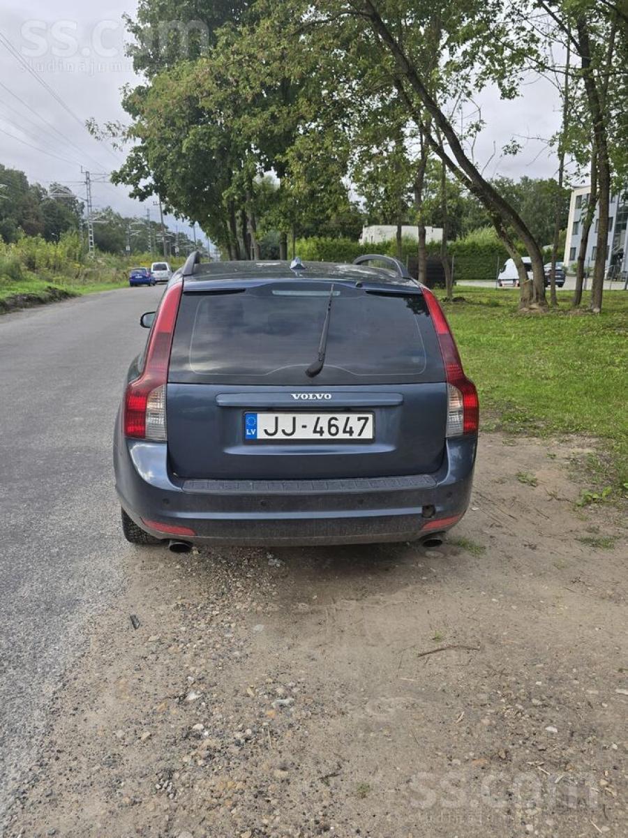 Zils Volvo V50 2007 Rīga, ar dzinēja tilpumu 2.40 L un nobraukumu 415 tūkst. km par 1600 €, foto 5 vietnē AUTOMOTO.COM.LV