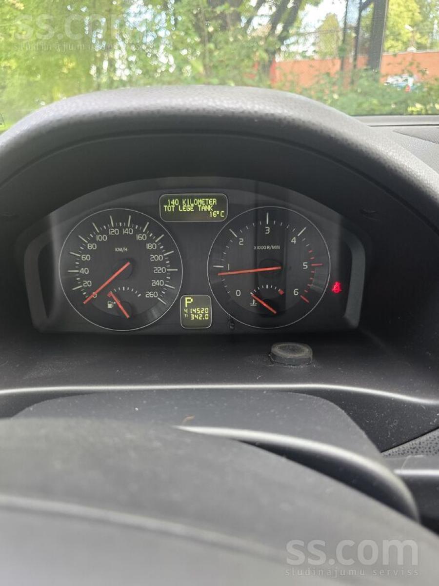 Zils Volvo V50 2007 Rīga, ar dzinēja tilpumu 2.40 L un nobraukumu 415 tūkst. km par 1600 €, foto 6 vietnē AUTOMOTO.COM.LV