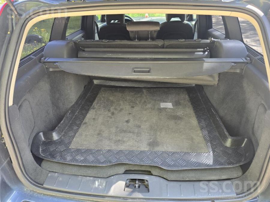Zils Volvo V50 2007 Rīga, ar dzinēja tilpumu 2.40 L un nobraukumu 415 tūkst. km par 1600 €, foto 9 vietnē AUTOMOTO.COM.LV