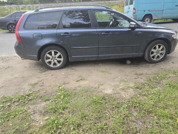 Volvo V50 2007 Rīga vietnē Zils Volvo V50 2007 Rīga, ar dzinēja tilpumu 2.40 L un nobraukumu 415 tūkst. km par 1600 €, foto 4 vietnē AUTOMOTO.COM.LV