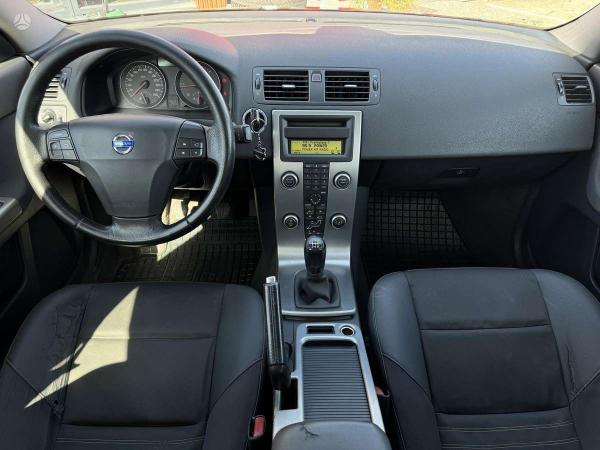 Blue Volvo V50 2007 in Vilnius, with an engine capacity of 1.56 L and mileage of 296 thousand km for 1990 €, photo 3 on AUTOMOTO.COM.LV