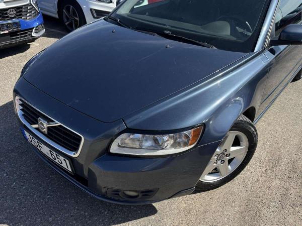 Blue Volvo V50 2007 in Vilnius, with an engine capacity of 1.56 L and mileage of 296 thousand km for 1990 €, photo 5 on AUTOMOTO.COM.LV