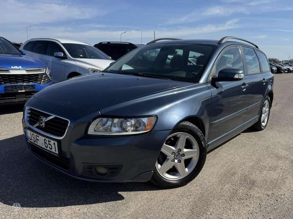 Blue Volvo V50 2007 in Vilnius, with an engine capacity of 1.56 L and mileage of 296 thousand km for 1990 €, photo 4 on AUTOMOTO.COM.LV