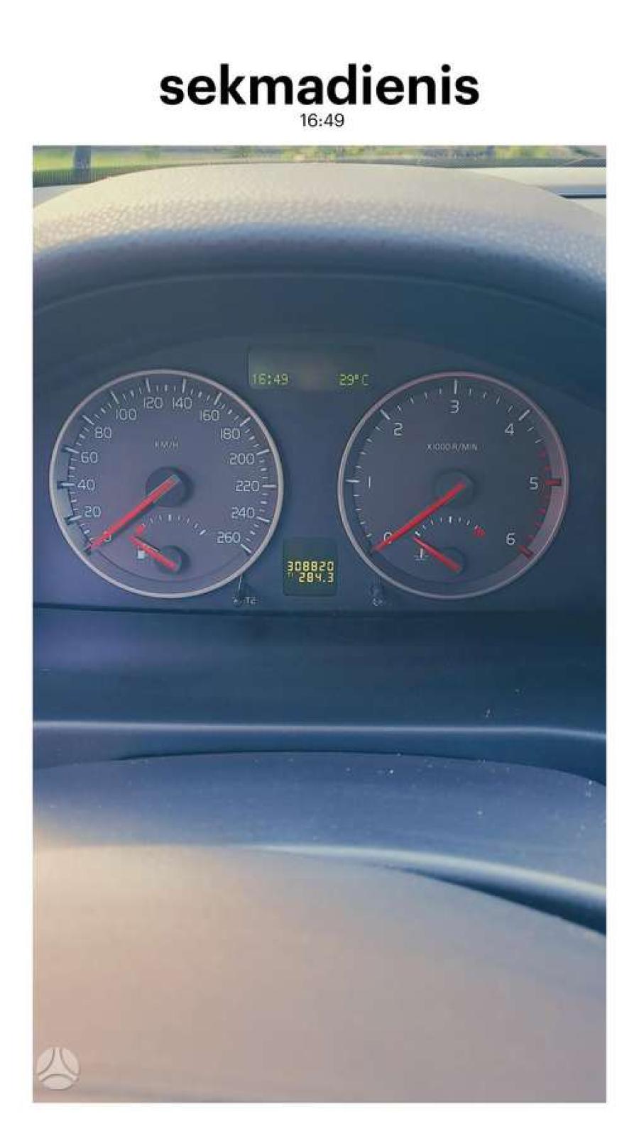 Zils Volvo V50 2007 Viļņa, ar dzinēja tilpumu 1.56 L un nobraukumu 309 tūkst. km par 1900 €, foto 9 vietnē AUTOMOTO.COM.LV