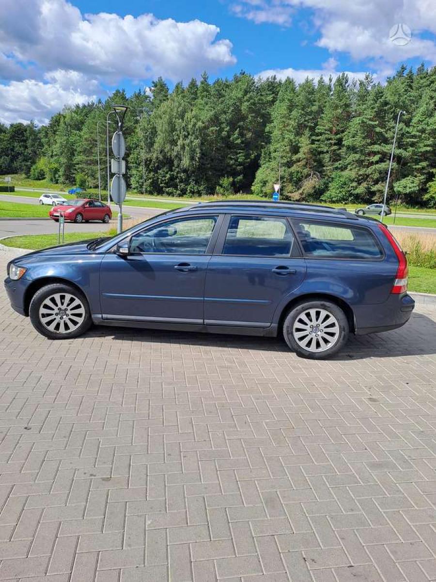 Zils Volvo V50 2007 Viļņa, ar dzinēja tilpumu 1.56 L un nobraukumu 309 tūkst. km par 1900 €, foto 11 vietnē AUTOMOTO.COM.LV