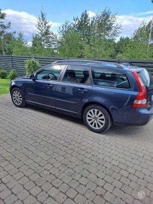 Zils Volvo V50 2007 Viļņa, ar dzinēja tilpumu 1.56 L un nobraukumu 309 tūkst. km par 1900 €, foto 12 vietnē AUTOMOTO.COM.LV