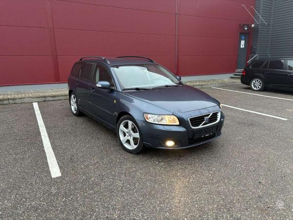 Blue Volvo V50 2008 in Kaunas, with an engine capacity of 2.40 L and mileage of 300 thousand km for 3350 €, photo 1 on AUTOMOTO.COM.LV