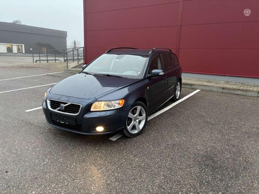 Blue Volvo V50 2008 in Kaunas, with an engine capacity of 2.40 L and mileage of 300 thousand km for 3350 €, photo 3 on AUTOMOTO.COM.LV