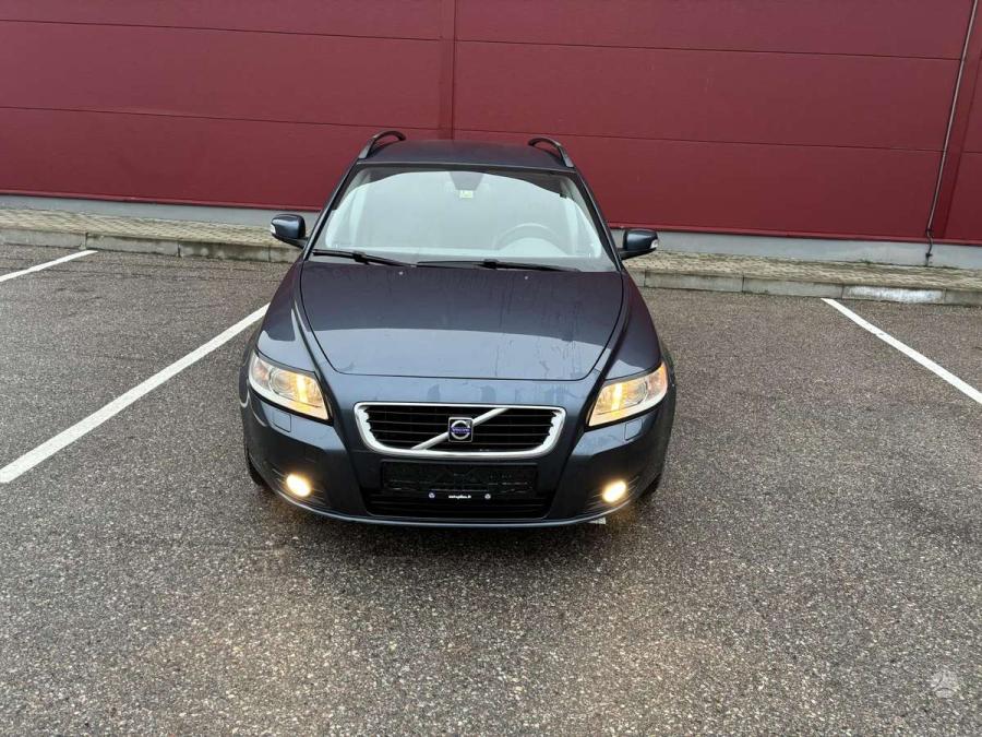 Blue Volvo V50 2008 in Kaunas, with an engine capacity of 2.40 L and mileage of 300 thousand km for 3350 €, photo 8 on AUTOMOTO.COM.LV
