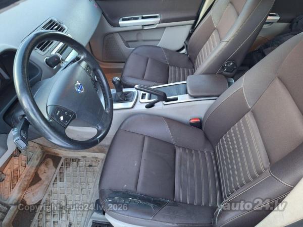 Blue Volvo V50 2008 in Tallinn, with an engine capacity of 1.60 L and mileage of 319 thousand km for 3300 €, photo 8 on AUTOMOTO.COM.LV