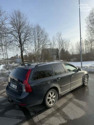 Blue Volvo V50 2008 in Siauliai, with an engine capacity of 2.00 L and mileage of 380 thousand km for 1950 €, photo 3 on AUTOMOTO.COM.LV