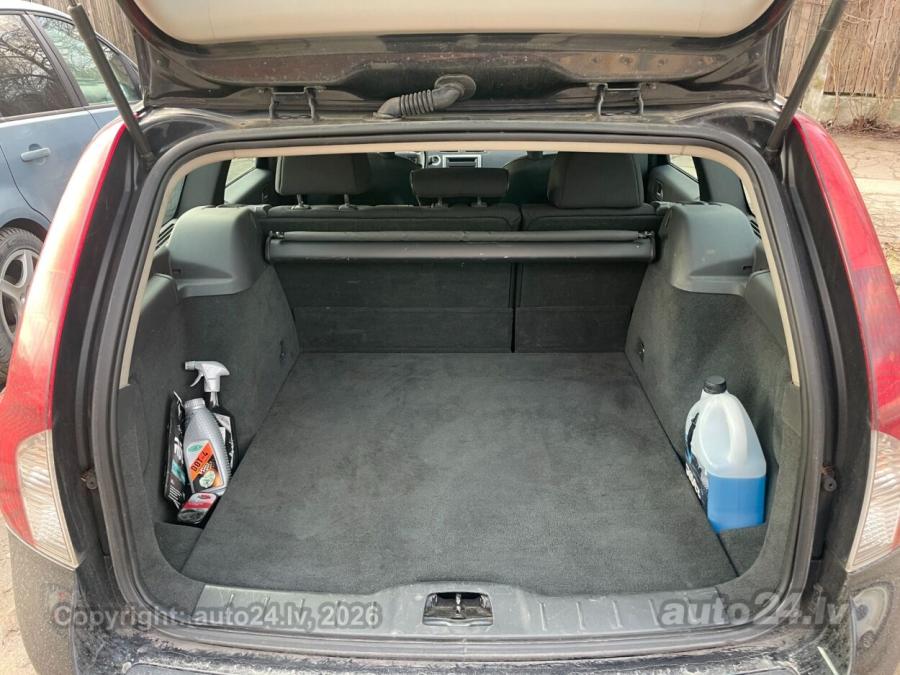 Blue Volvo V50 2008 in Riga, with an engine capacity of 2.00 L and mileage of 205 thousand km for 3300 €, photo 8 on AUTOMOTO.COM.LV