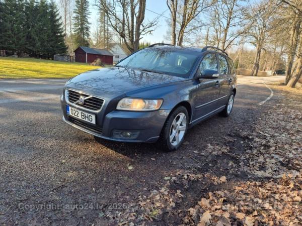 Zils Volvo V50 2008 Tallina, ar dzinēja tilpumu 2.00 L un nobraukumu 410 tūkst. km par 2200 €, foto 1 vietnē AUTOMOTO.COM.LV