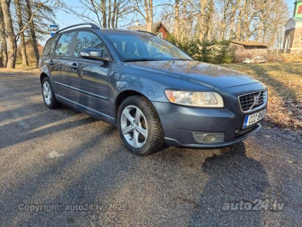 Zils Volvo V50 2008 Tallina, ar dzinēja tilpumu 2.00 L un nobraukumu 410 tūkst. km par 2200 €, foto 2 vietnē AUTOMOTO.COM.LV