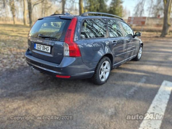 Zils Volvo V50 2008 Tallina, ar dzinēja tilpumu 2.00 L un nobraukumu 410 tūkst. km par 2200 €, foto 3 vietnē AUTOMOTO.COM.LV