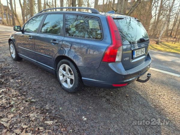 Zils Volvo V50 2008 Tallina, ar dzinēja tilpumu 2.00 L un nobraukumu 410 tūkst. km par 2200 €, foto 6 vietnē AUTOMOTO.COM.LV