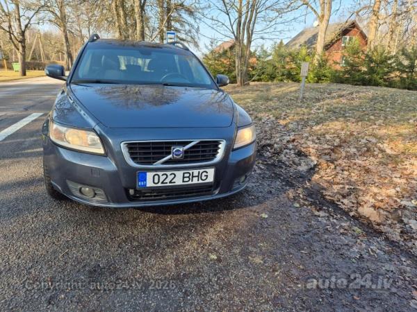 Zils Volvo V50 2008 Tallina, ar dzinēja tilpumu 2.00 L un nobraukumu 410 tūkst. km par 2200 €, foto 7 vietnē AUTOMOTO.COM.LV