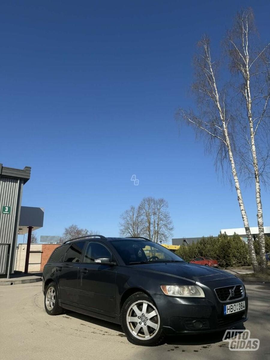 Zils Volvo V50 2008 Šauļi, ar dzinēja tilpumu 2.00 L un nobraukumu 390 tūkst. km par 1650 €, foto 1 vietnē AUTOMOTO.COM.LV