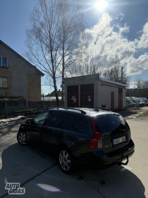 Zils Volvo V50 2008 Šauļi, ar dzinēja tilpumu 2.00 L un nobraukumu 390 tūkst. km par 1650 €, foto 4 vietnē AUTOMOTO.COM.LV