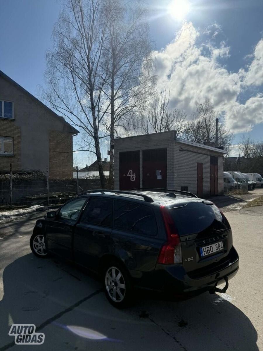 Zils Volvo V50 2008 Šauļi, ar dzinēja tilpumu 2.00 L un nobraukumu 390 tūkst. km par 1650 €, foto 4 vietnē AUTOMOTO.COM.LV