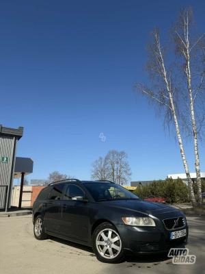 Zils Volvo V50 2008 Šauļi, ar dzinēja tilpumu 2.00 L un nobraukumu 390 tūkst. km par 1850 €, foto  vietnē AUTOMOTO.COM.LV