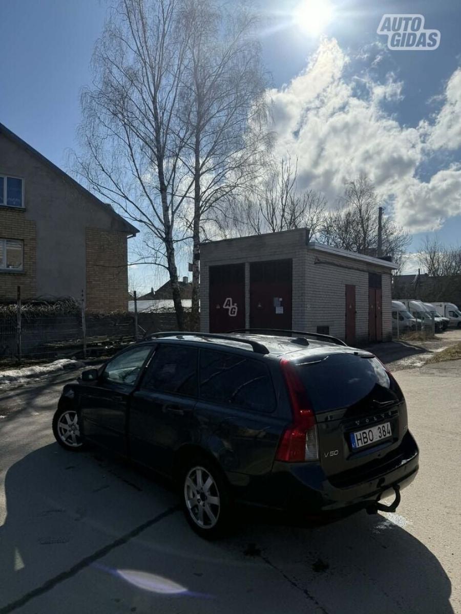 Zils Volvo V50 2008 Šauļi, ar dzinēja tilpumu 2.00 L un nobraukumu 390 tūkst. km par 1850 €, foto 4 vietnē AUTOMOTO.COM.LV
