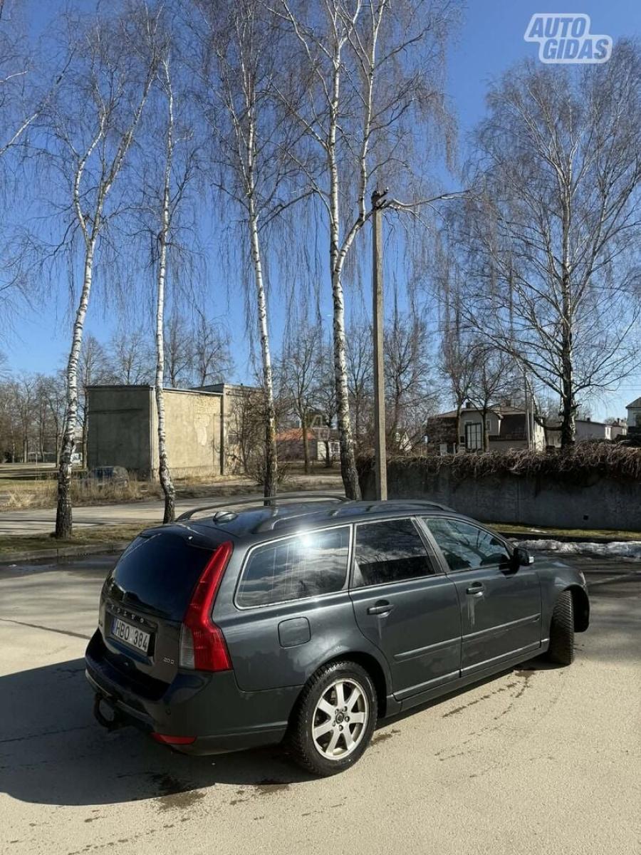 Zils Volvo V50 2008 Šauļi, ar dzinēja tilpumu 2.00 L un nobraukumu 390 tūkst. km par 1850 €, foto 5 vietnē AUTOMOTO.COM.LV