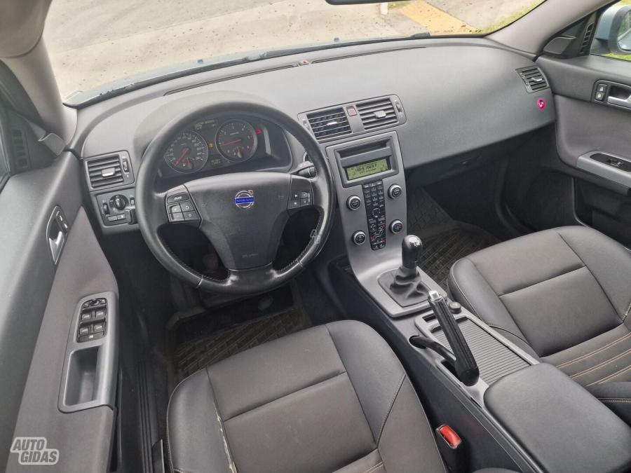 Zils Volvo V50 2008 Kauņa, ar dzinēja tilpumu 2.00 L un nobraukumu 300 tūkst. km par 2850 €, foto 10 vietnē AUTOMOTO.COM.LV